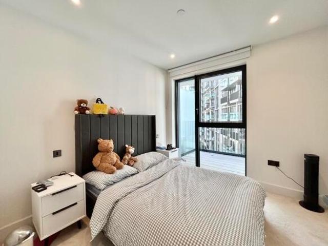1 bedroom flat for rent in Westmont Apartments, Fountain Park Way, Hammersmith And Fulham, London, W12