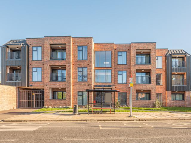 1 Bedroom Flat for Rent in WHETSTONE GREEN APARTMENTS | Foxtons