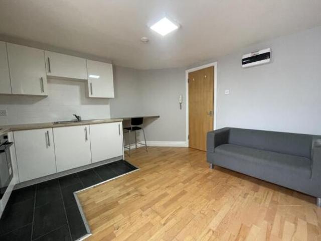 1 bedroom flat for rent in Whitchurch Road, Heath, CF14