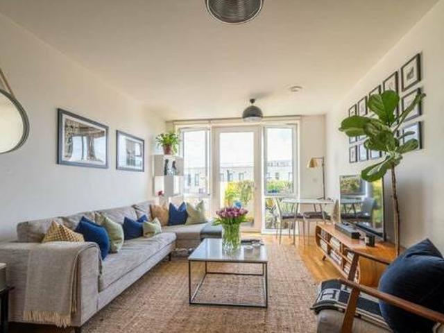 1 bedroom flat for rent in White Horse Lane Stepney London E1