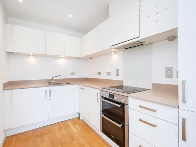 1 bedroom flat for rent in White Horse Lane, Stepney, London, E1