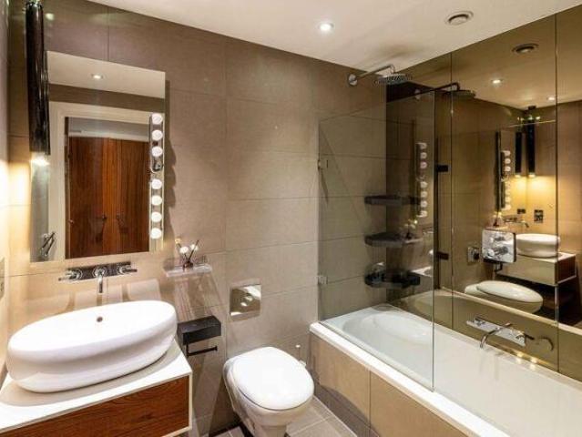 1 bedroom flat for rent in Whitechapel High Street, London, E1