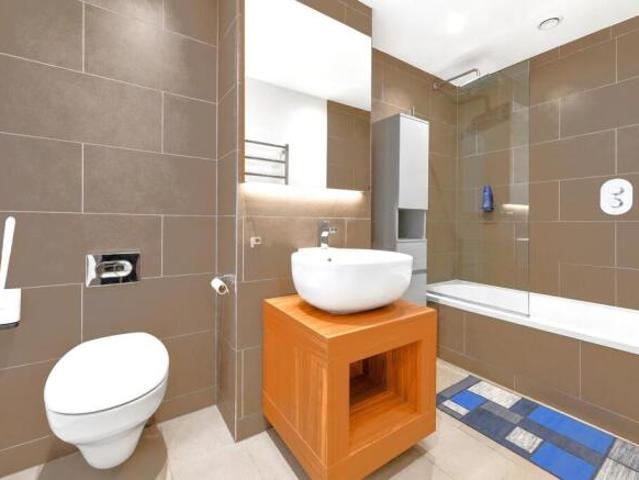 1 bedroom flat for rent in Whitechapel High Street, London, E1