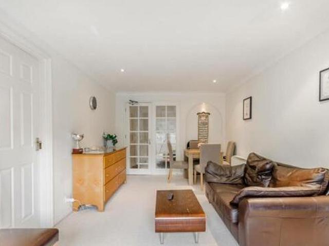1 Bedroom Flat For Rent In Wimbledon Common, London