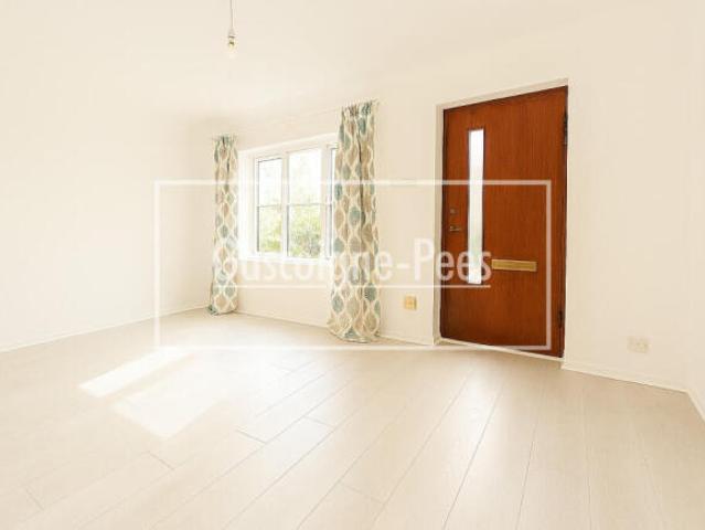 1 bedroom flat for rent in Windmill Rise Kingston Hill, KT2