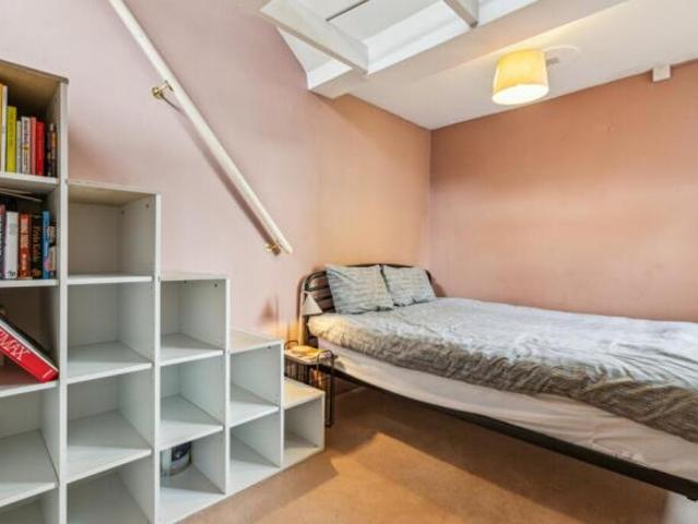 1 bedroom flat for rent in Windsor Court, 20 Frogmore, SW18