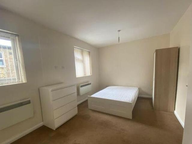 1 Bedroom Flat For Rent In With Separate Living Room Turnpike Lane