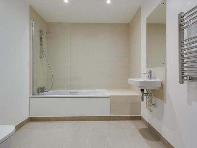1 bedroom flat for rent in Wood Lane, White City, London, W12