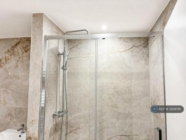 1 bedroom flat for rent in Woodhill, London, SE18
