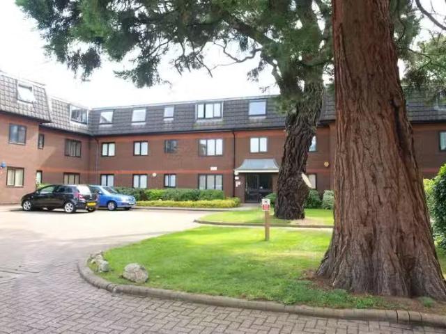 1 bedroom flat for rent in Woodridge Close, EN2