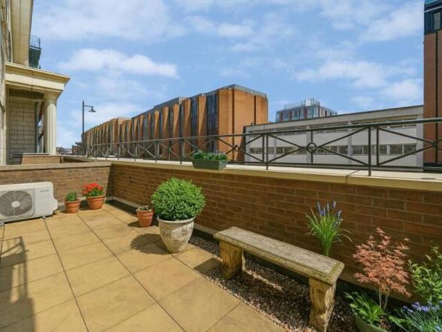 1 bedroom flat for rent in Worple Road, London SW19