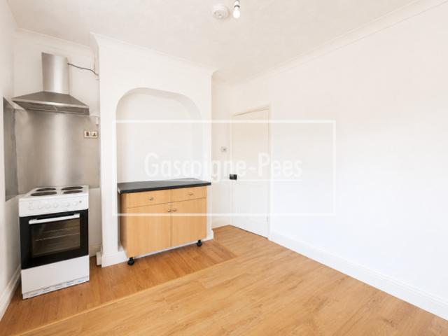 1 bedroom flat for rent in Worplesdon Road, Guildford, GU2