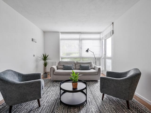 1 Bedroom Flat for Rent in Wricklemarsh Road | Foxtons