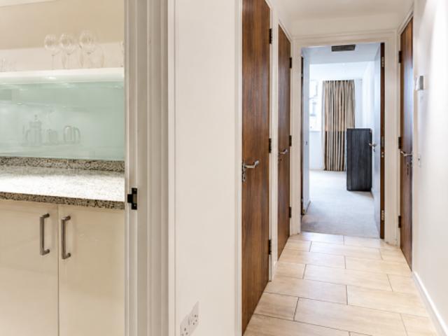 1 bedroom flat for rent in Young Street, Kensington, London, W8