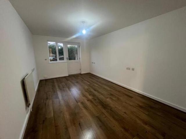 1 bedroom flat for rent in Zambezi Drive, London, N9
