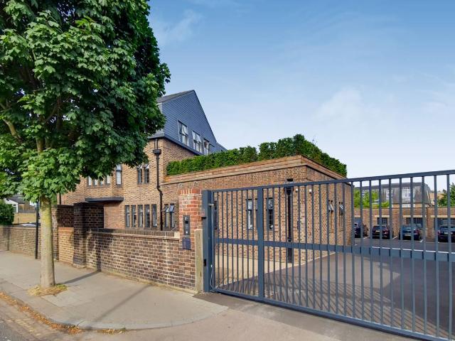 1 Bedroom Flat for Rent in Abbeville Road | Foxtons