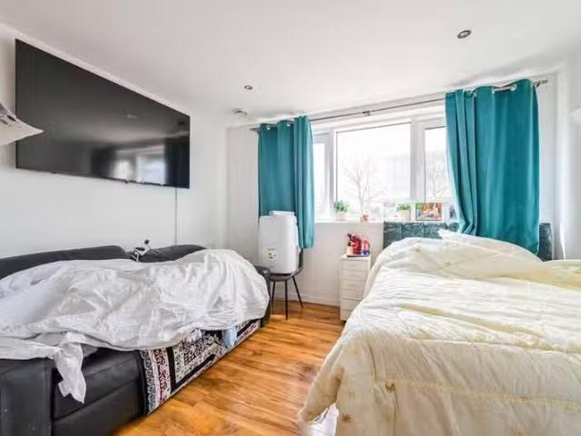 1 bedroom flat for rent in Adriatic Apartments, E16, Royal Doc.