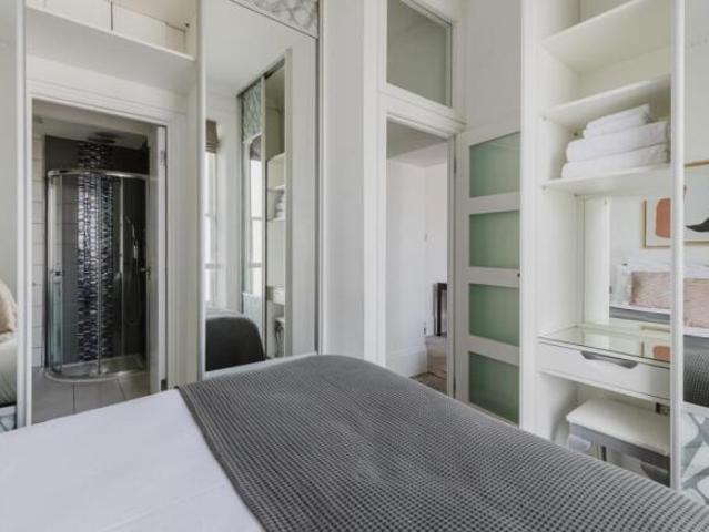1 bedroom flat for rent in Airlie Gardens London W8
