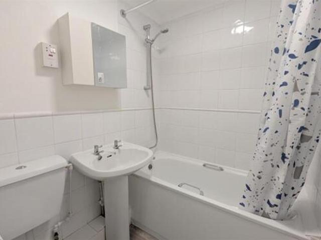 1 bedroom flat for rent in Albany Mews, North Orbital Road, Chiswell Green, St Albans, Herts, AL2