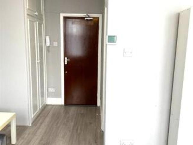 1 bedroom flat for rent in Aldermans Hill, Palmers Green, London, N13