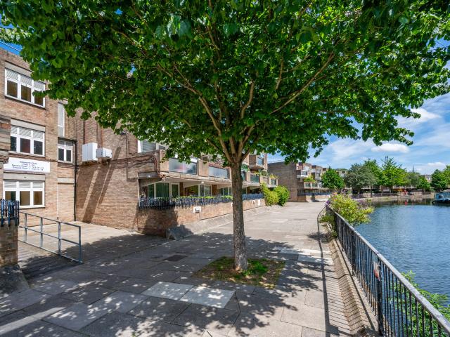 1 Bedroom Flat for Rent in Aldsworth Close | Foxtons