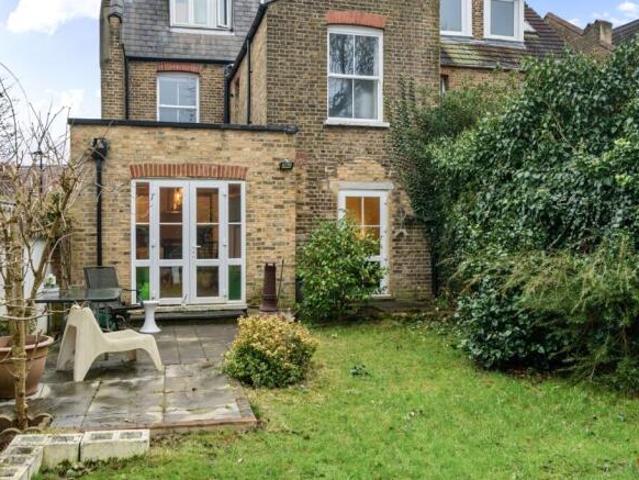 1 bedroom flat for rent in Alexandra Park Road London N10