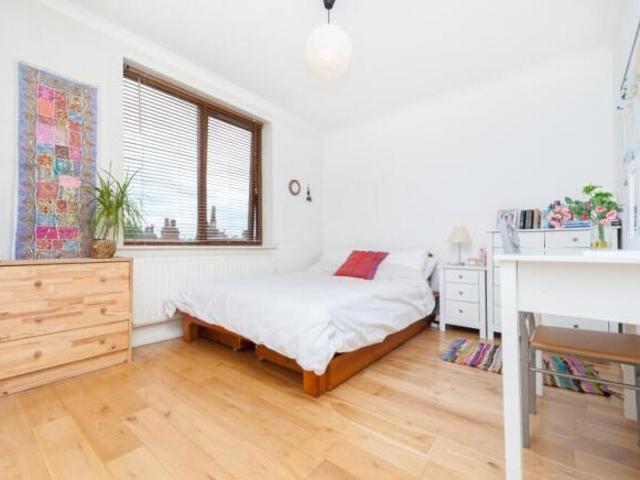 1 bedroom flat for rent in Alfoxton Avenue, Turnpike Lane, N15