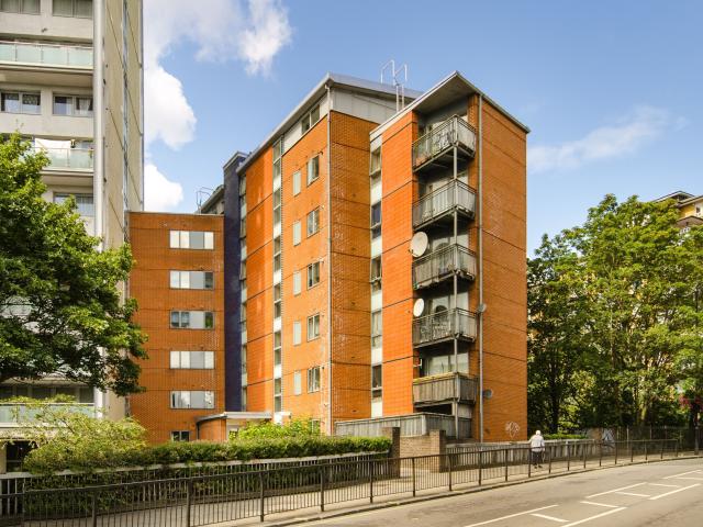 1 Bedroom Flat for Rent in Alfred Road | Foxtons