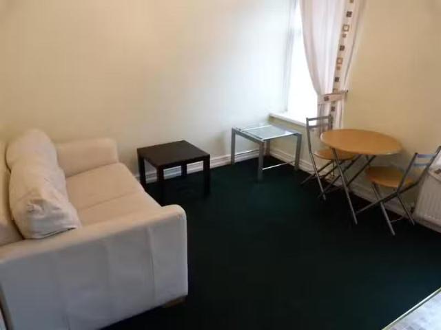 1 bedroom flat for rent in Allensbank Road, Heath, CF14