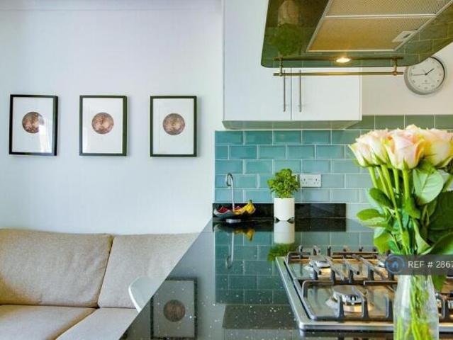 1 bedroom flat for rent in Amsterdam Road, London, E14