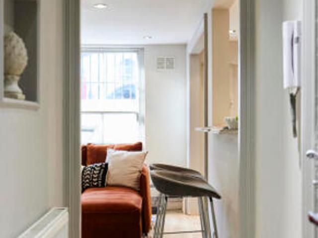 1 bedroom flat for rent in Amwell Street, EC1R