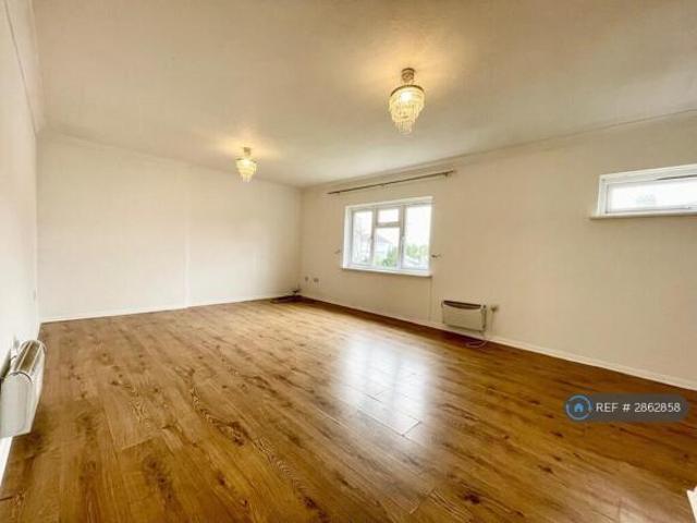1 bedroom flat for rent in Ashwood Avenue, Rainham, RM13