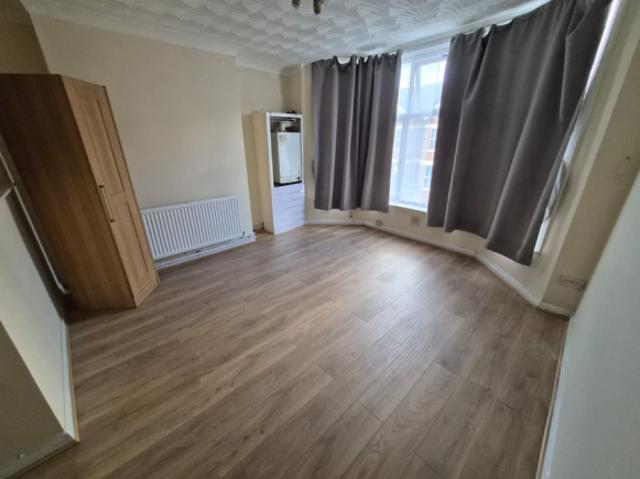 1 bedroom flat for rent in Ashburnham Road, Luton, Bedfordshire, LU1