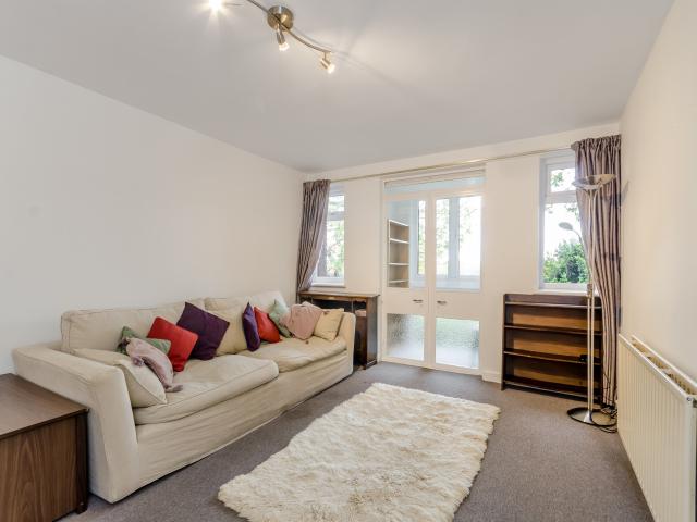 1 Bedroom Flat for Rent in Arnewood Close | Foxtons