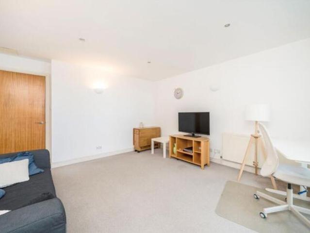 1 bedroom flat for rent in Arnhem Place, Canary Wharf, E14