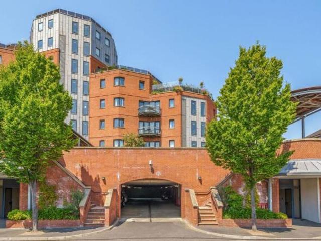 1 bedroom flat for rent in Arnhem Place, Isle Of Dogs, London, E14