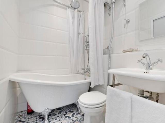 1 bedroom flat for rent in Arundel Gardens, London, W11