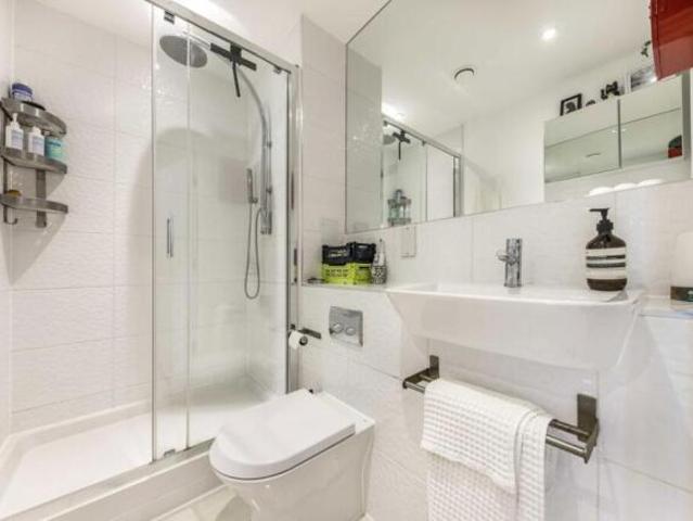 1 bedroom flat for rent in Atkins Square, Hackney, E8