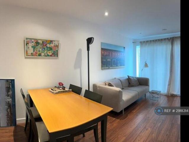 1 bedroom flat for rent in Atkins Square, London, E8