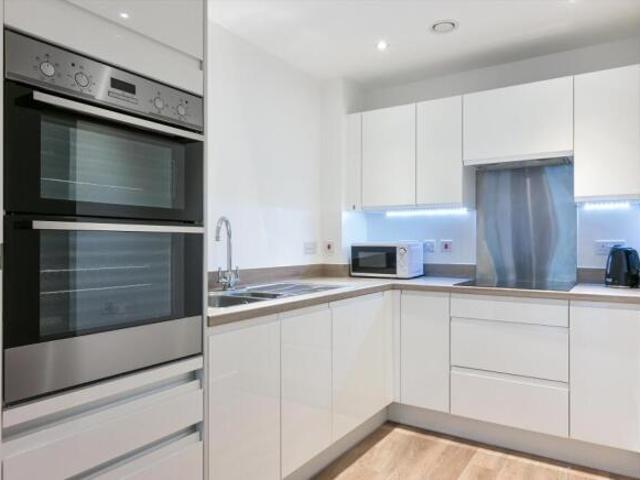 1 bedroom flat for rent in Austen House, Station View, Guildford, Surrey, GU1