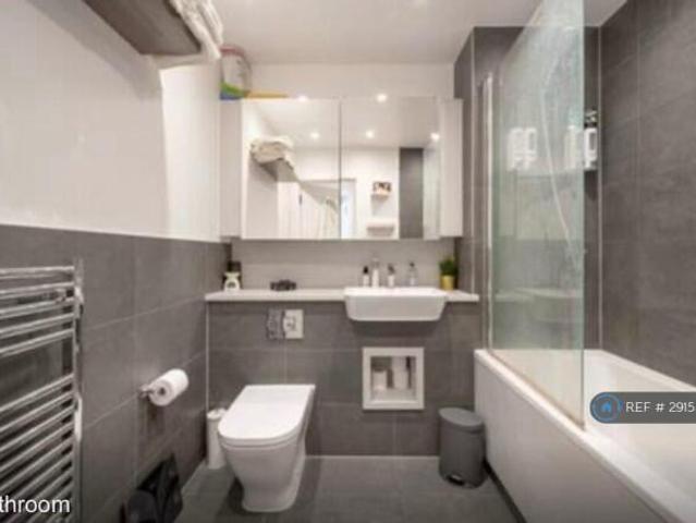 1 bedroom flat for rent in Avenue Road, London, W3