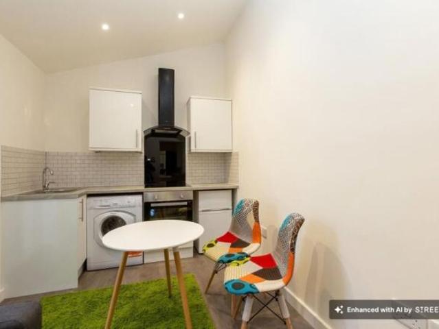 1 bedroom flat for rent in Aylestone Road, Leicester, LE2