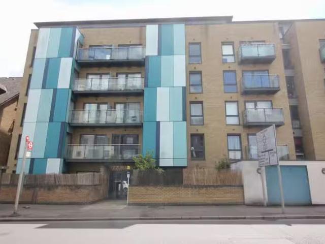 1 bedroom flat for rent in Azzura House, Homesdale Road, Broml.