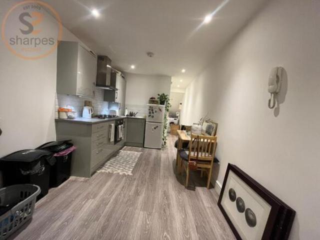 1 bedroom flat for rent in B Haydons Road, London, SW19