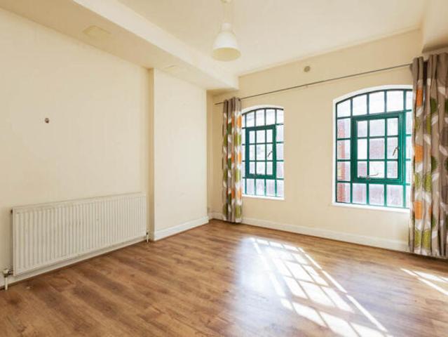 1 bedroom flat for rent in Bank Street, Gravesend, Kent, DA12