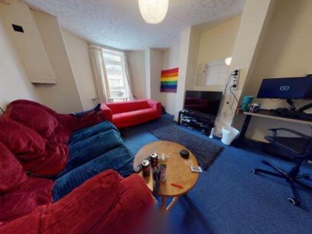 1 bedroom flat for rent in Back Brudenell Mount, Hyde Park, Leeds, LS6