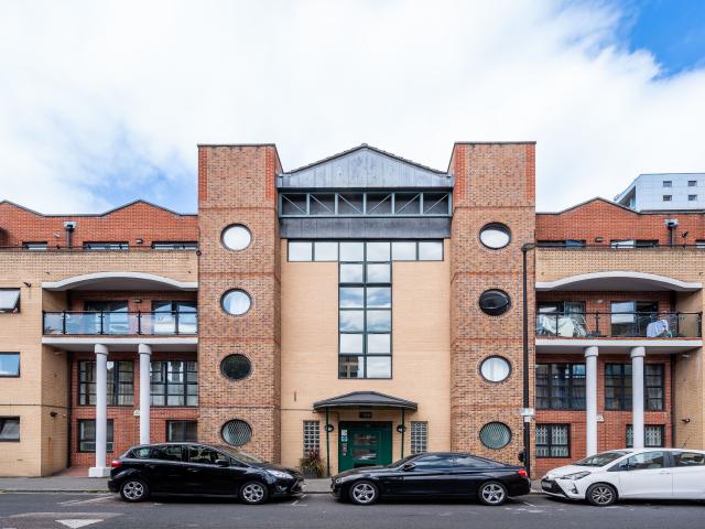1 Bedroom Flat for Rent in Back Church Lane | Foxtons