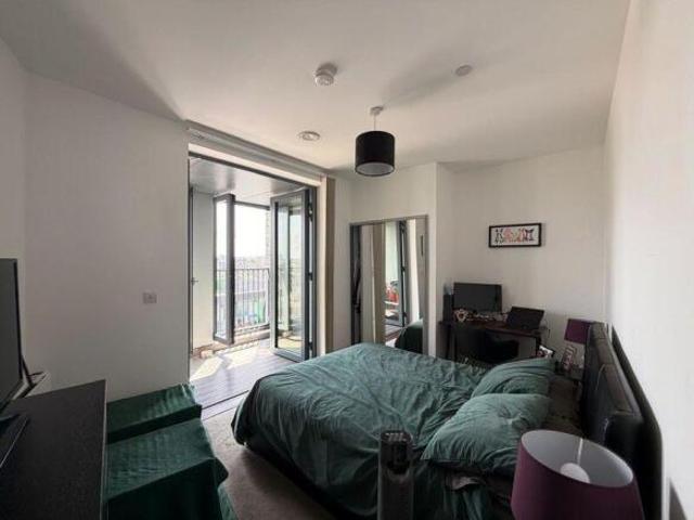 1 bedroom flat for rent in Baileys House, Charles Cloves Walk, SW11 7AD, SW11