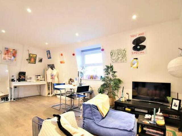 1 bedroom flat for rent in Ballards Lane London N12