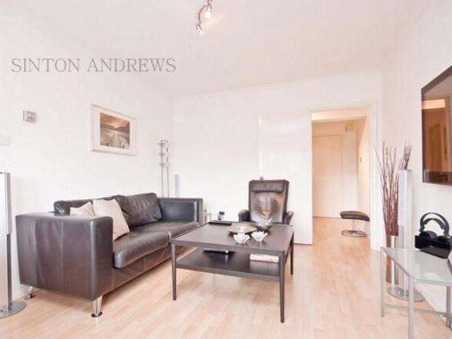 1 bedroom flat for rent in Balmoral Court, Kings Avenue, Ealing, W5